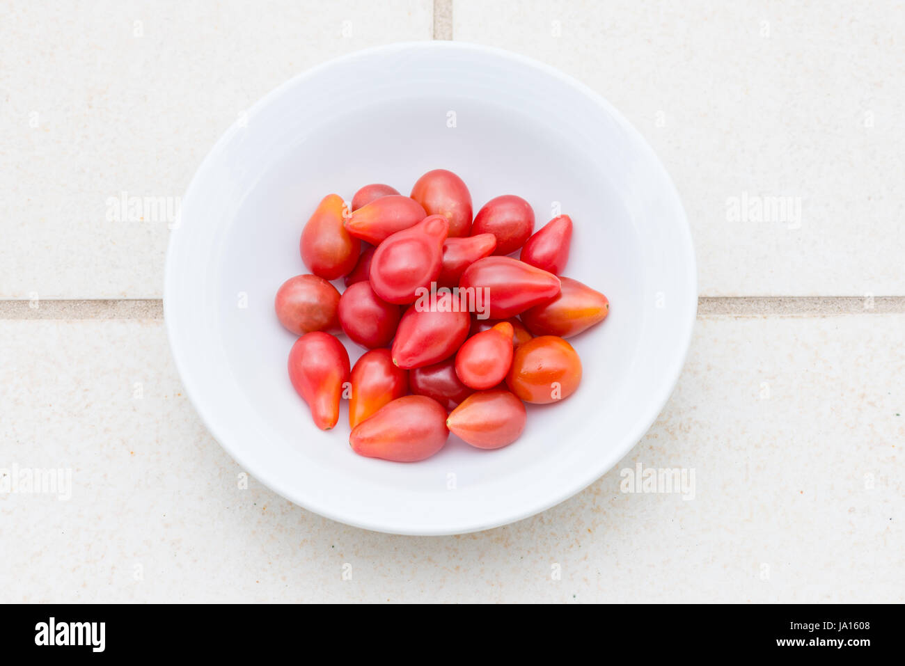 small, tiny, little, short, vegetable, cherry, pear, bulb, tomato ...