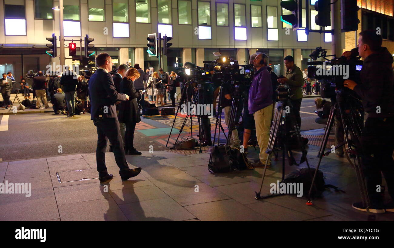 3 people stabbed hi-res stock photography and images - Alamy