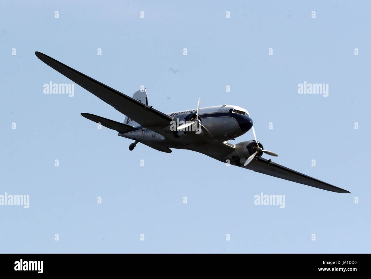 Chiba, Japan. 3rd June, 2017. Douglas DC-3 of the United States makes a ...