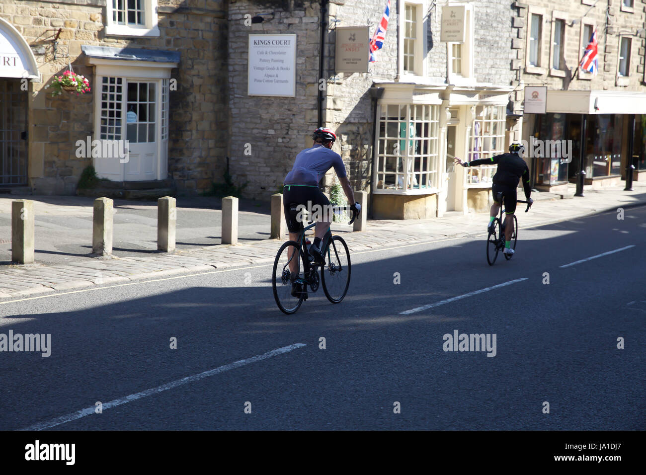 Bakewell, UK. 4th June, 2017. Glorious Blue skies over Bakewell in ...