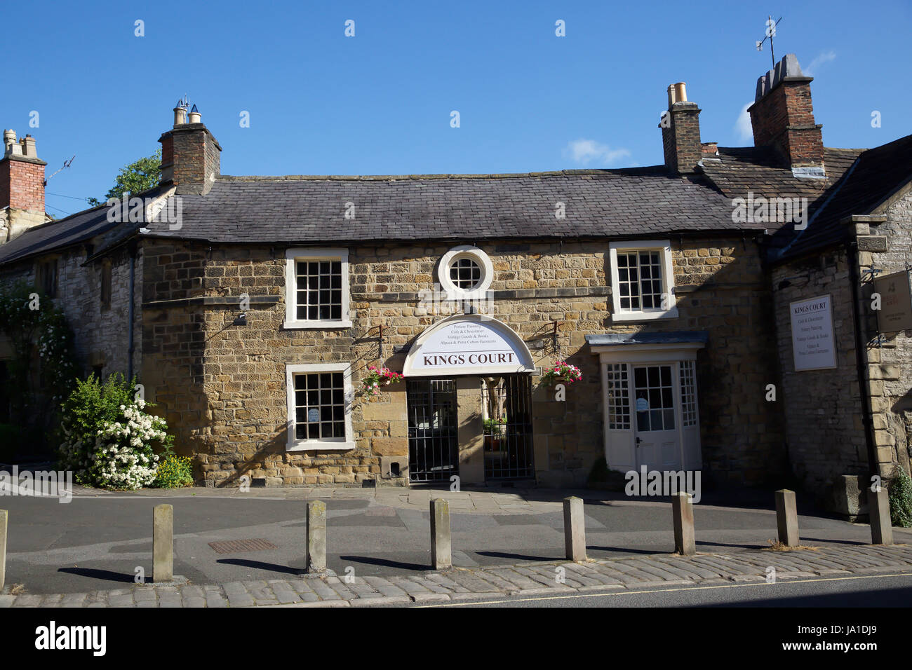 Bakewell, UK. 4th June, 2017. Glorious Blue skies over Bakewell in ...