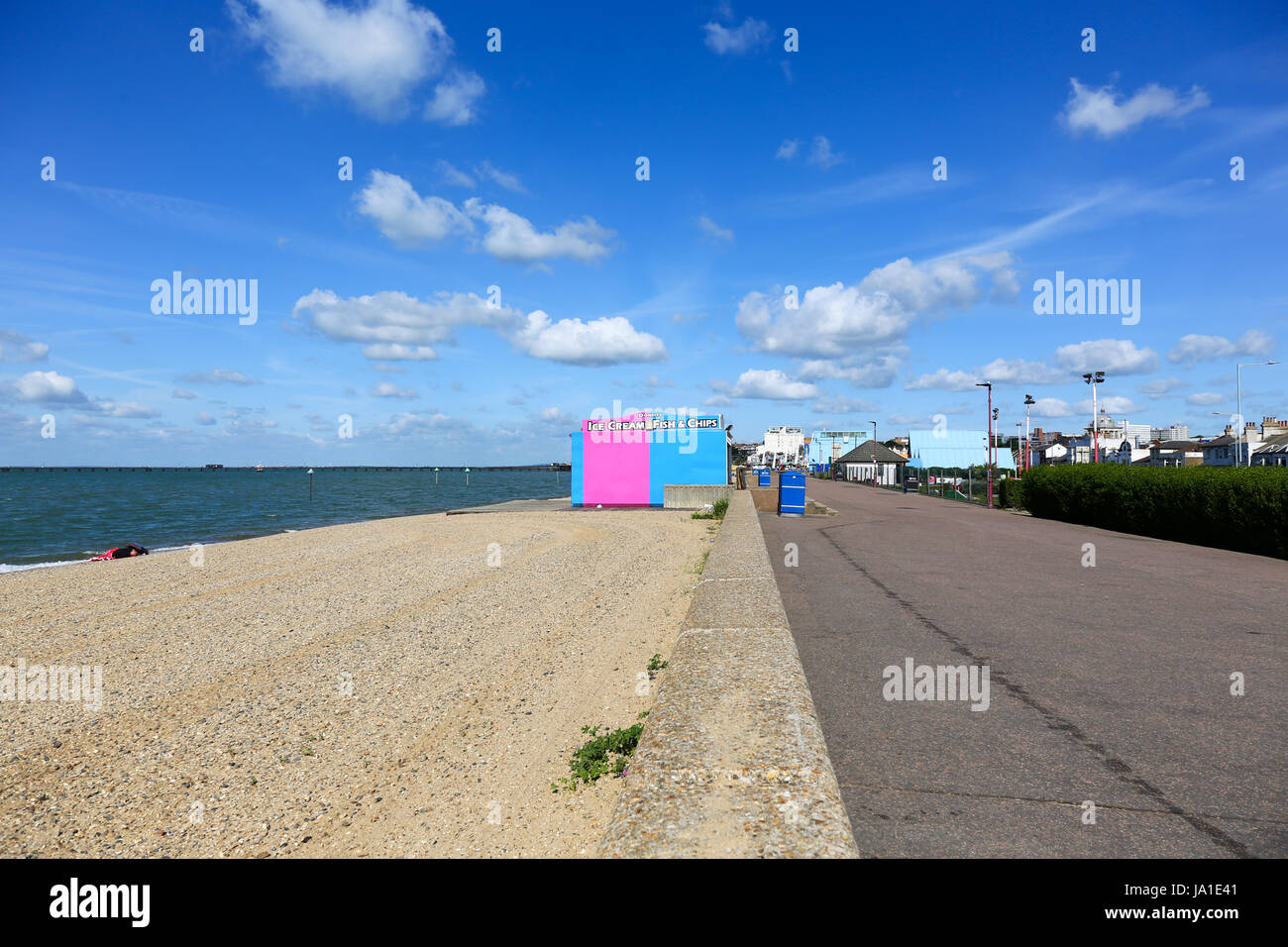 Southend on Sea, Essex. 4th June, 2017. A few clouds and breezy start ...