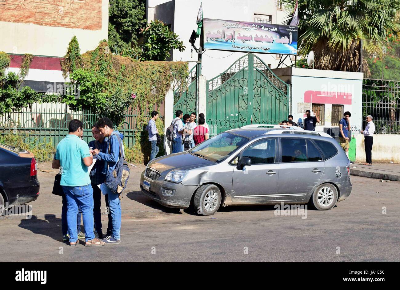 Cairo, Egypt. 4th June, 2017. Egyptian students stand outside their ...