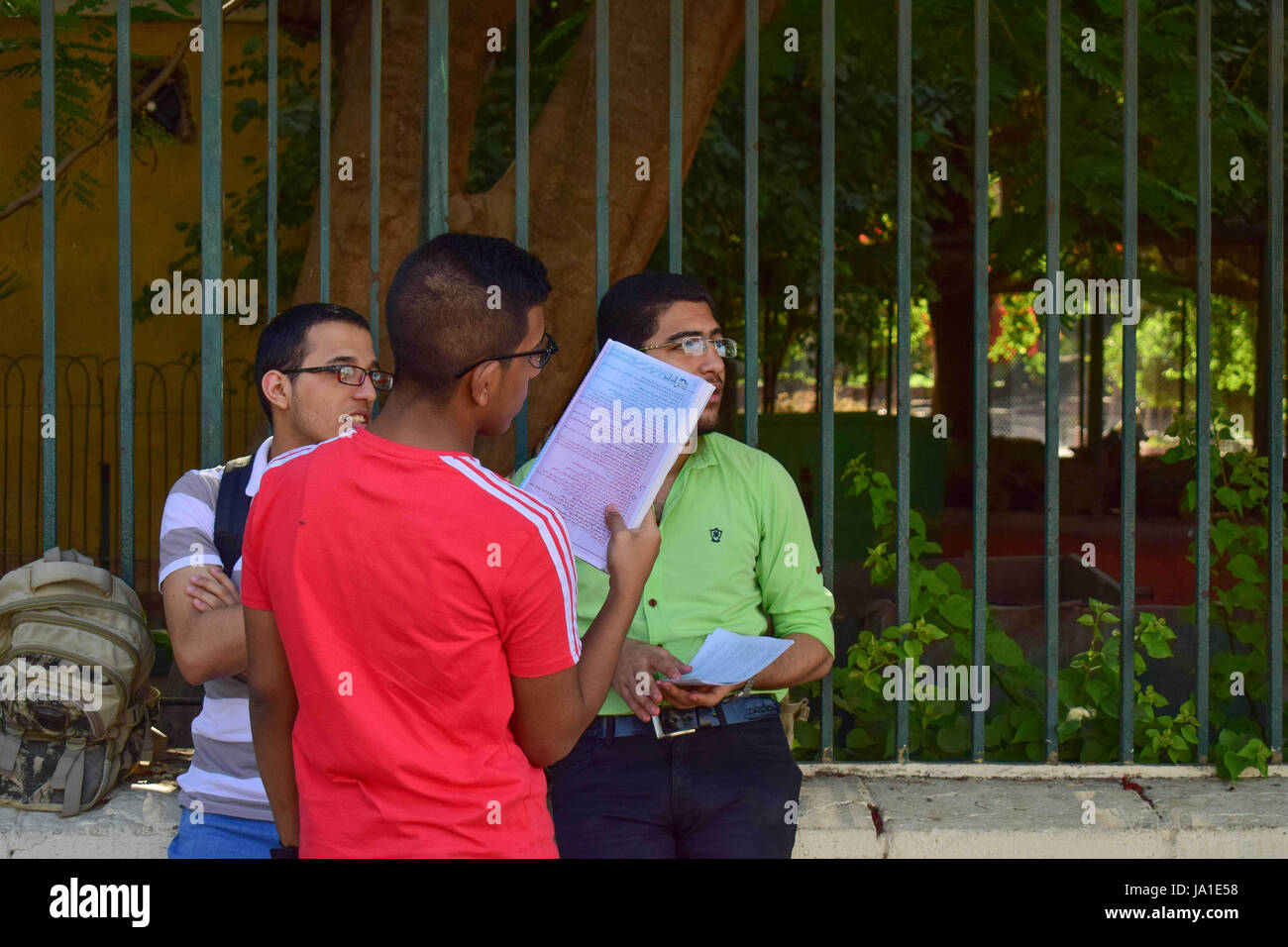 Cairo, Egypt. 4th June, 2017. Egyptian students stand outside their ...