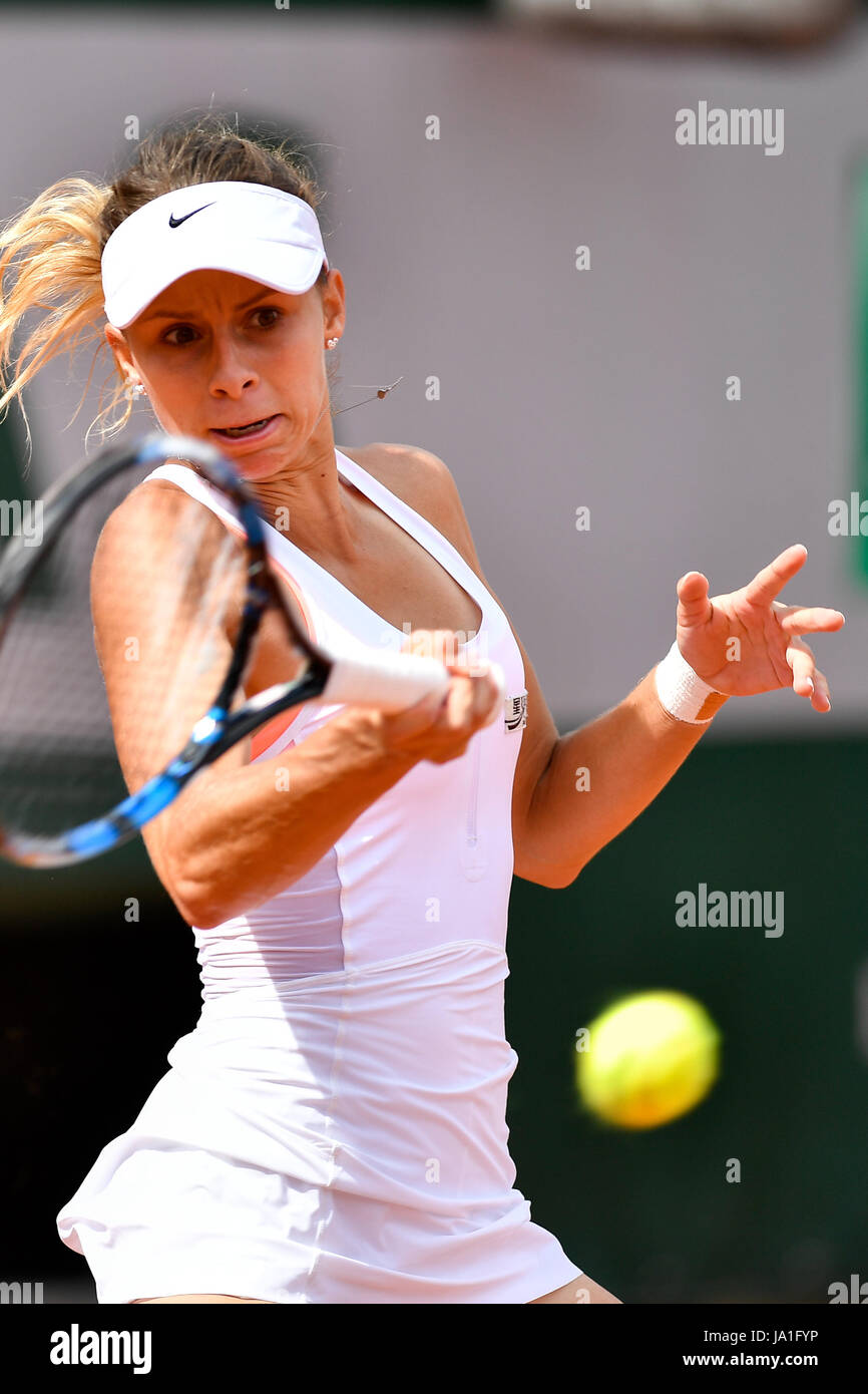 Paris. 4th June, 2017. Magda Linette of Poland returns the ball to ...