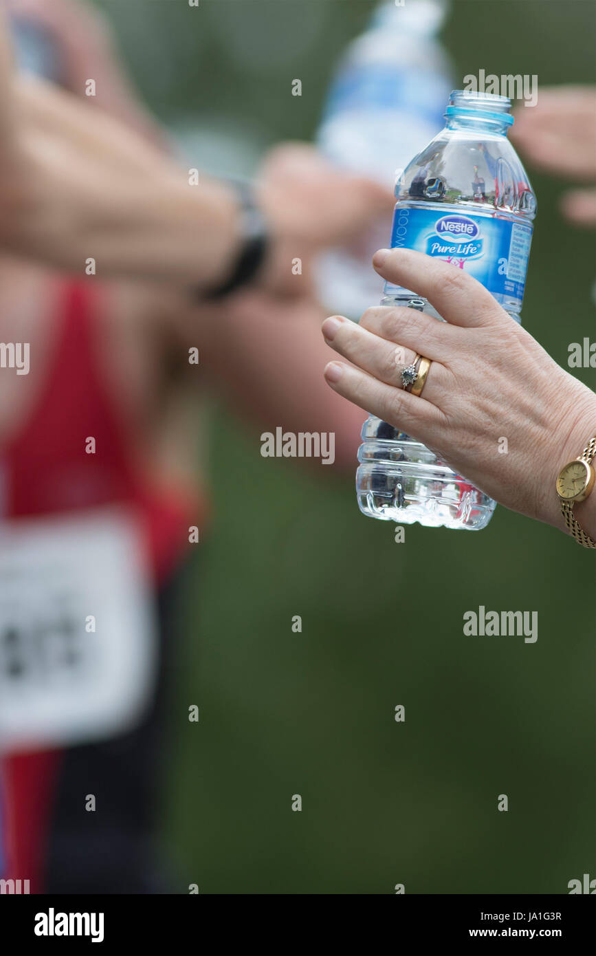 Quenington, UK - JUNE 4, 2017: Volunteers hand out water to runners as ...