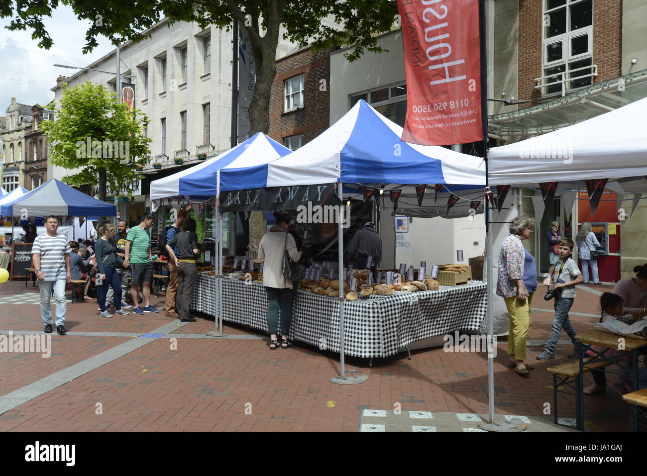 Crowds visiting street food festival hi-res stock photography and ...