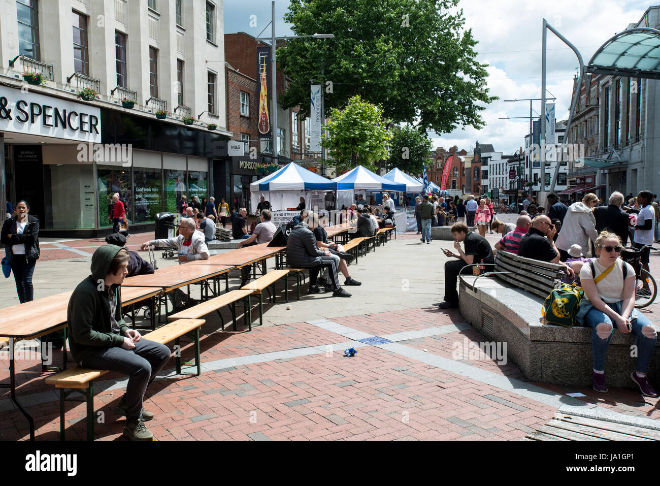 Visiting food festival hi-res stock photography and images - Alamy