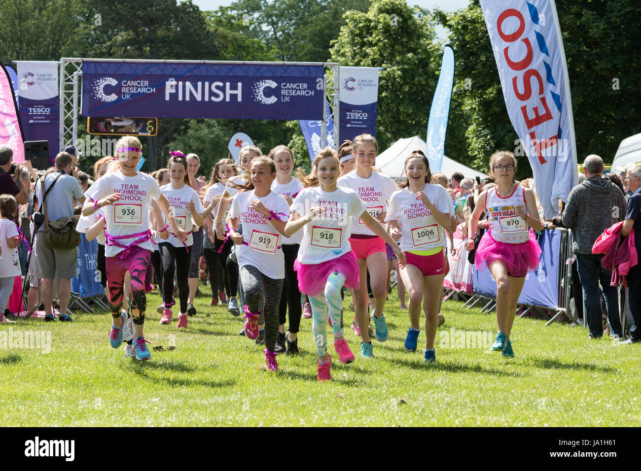 Young teenagers fundraising hi-res stock photography and images - Alamy