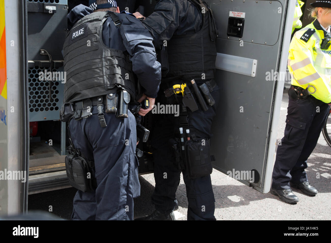 London UK. 4th June 2017 Armed police officer at the perimeter cordon ...