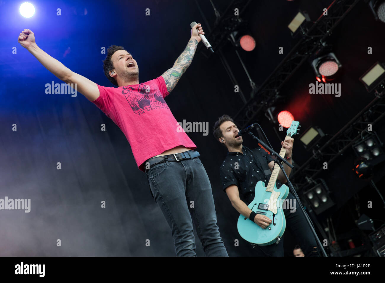 Simple plan band hi-res stock photography and images - Alamy