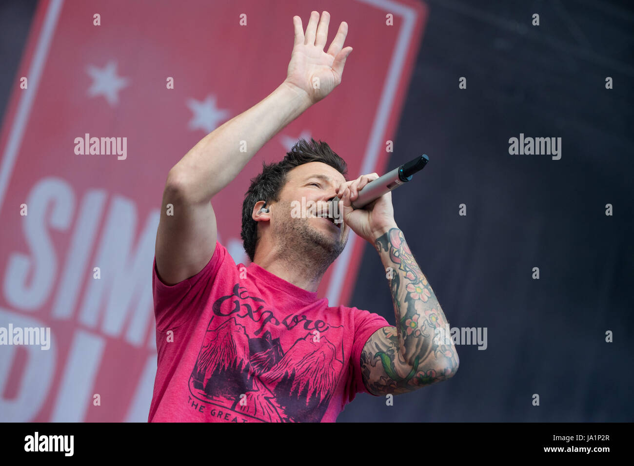 Simple plan band hi-res stock photography and images - Alamy