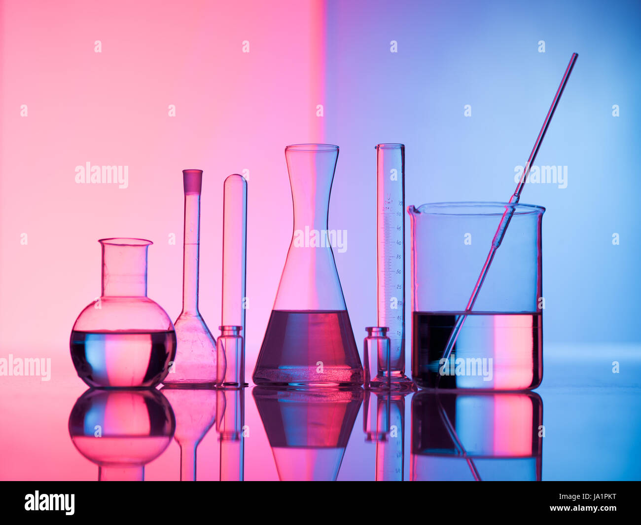 Salt solution beaker hi-res stock photography and images - Alamy