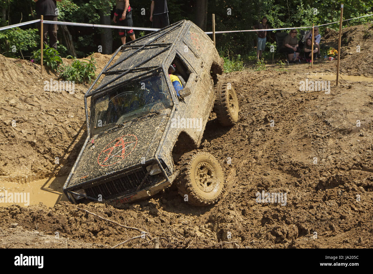 Automobile stuck in mud hi-res stock photography and images - Alamy