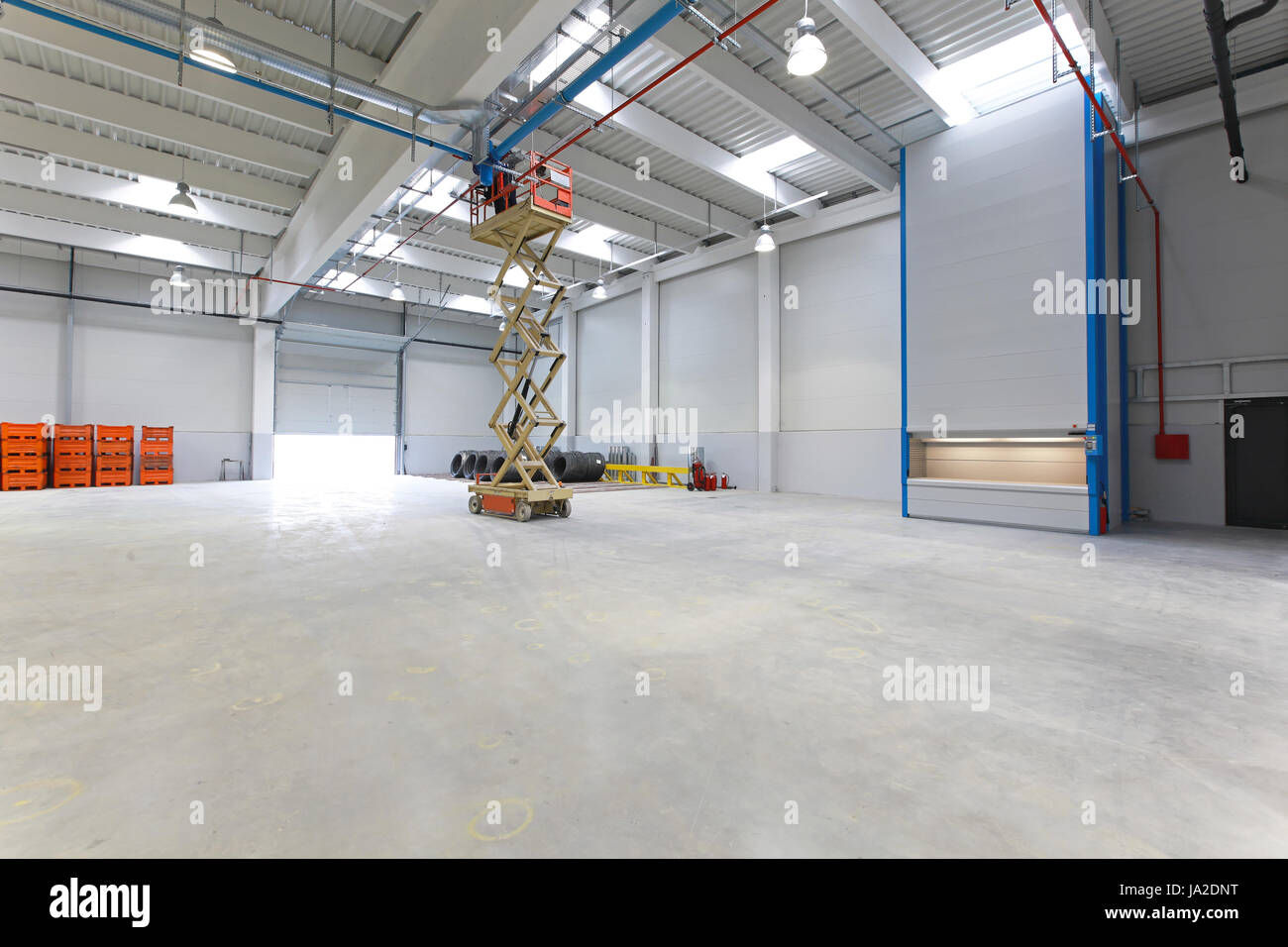 New building work lift hi-res stock photography and images - Alamy