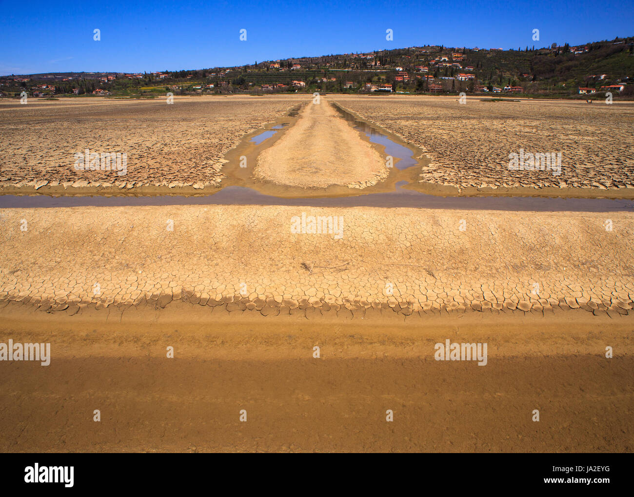 lock, water, ground, soil, earth, humus, field, summer, summerly ...