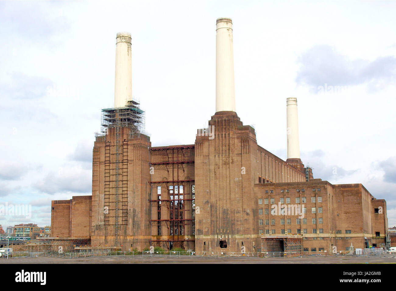 London Battersea powerstation, a landmark abandoned factory Stock Photo ...