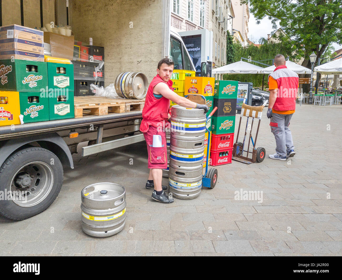 Unloading material hi-res stock photography and images - Alamy