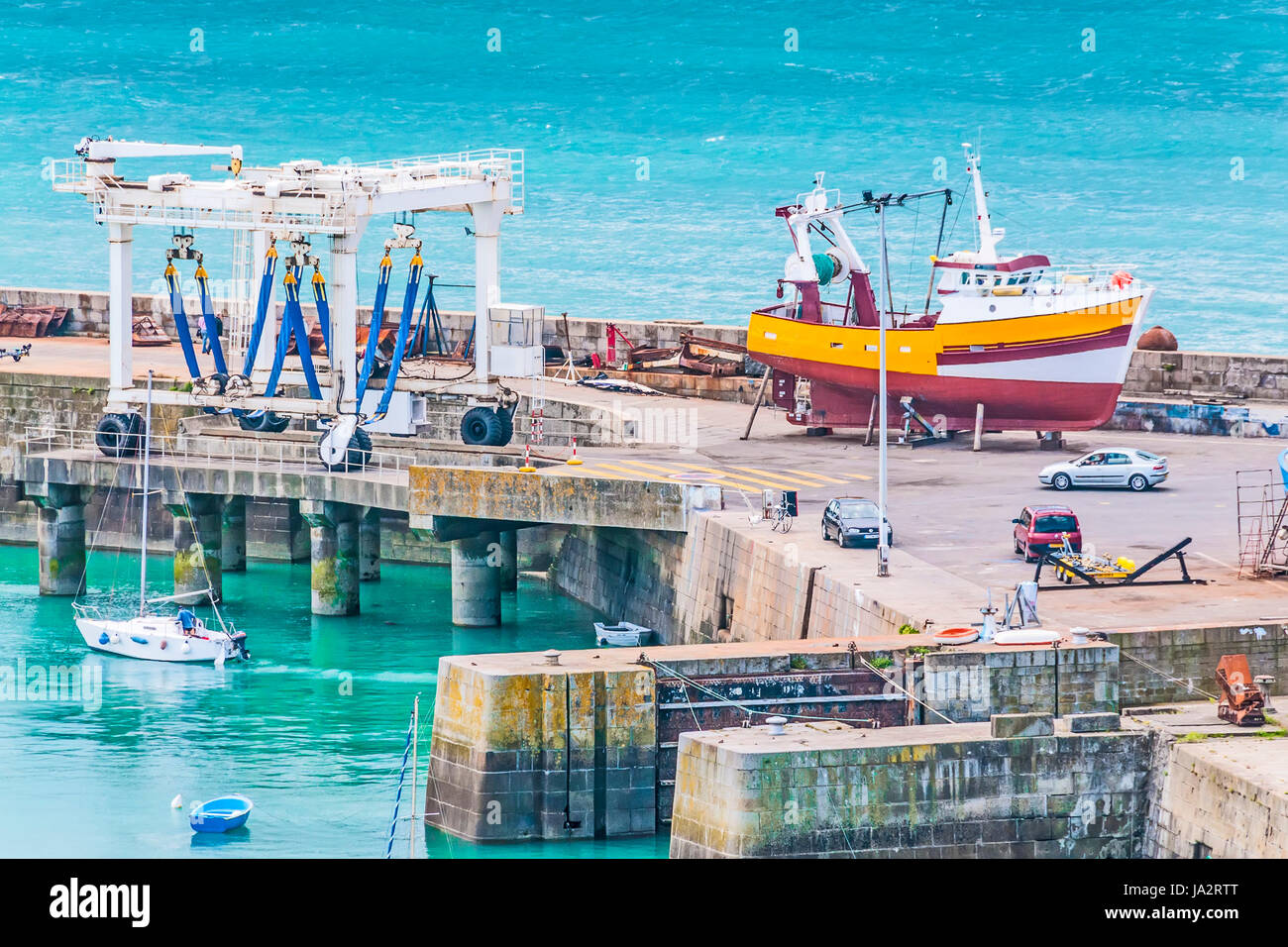 Ship wharf workers hi-res stock photography and images - Alamy