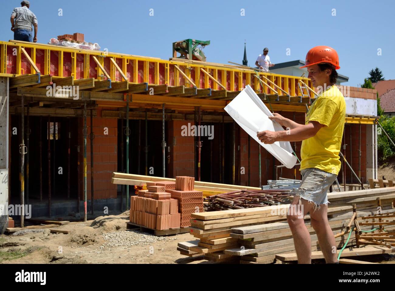 craftsman, tradesman, handicraftsman, construction worker, skilled ...