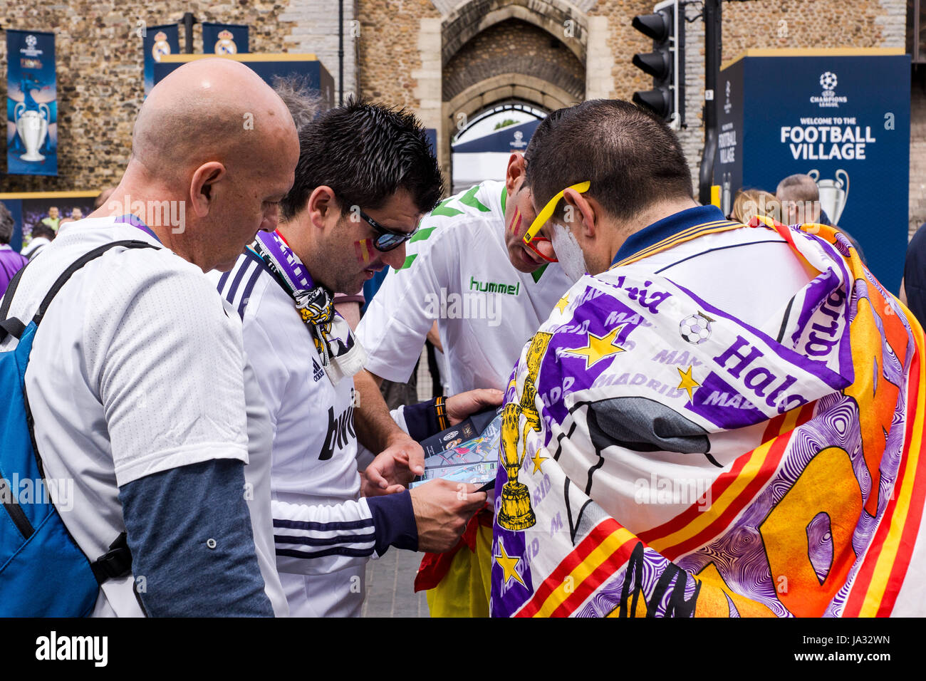 Real madrid fans hi-res stock photography and images - Alamy