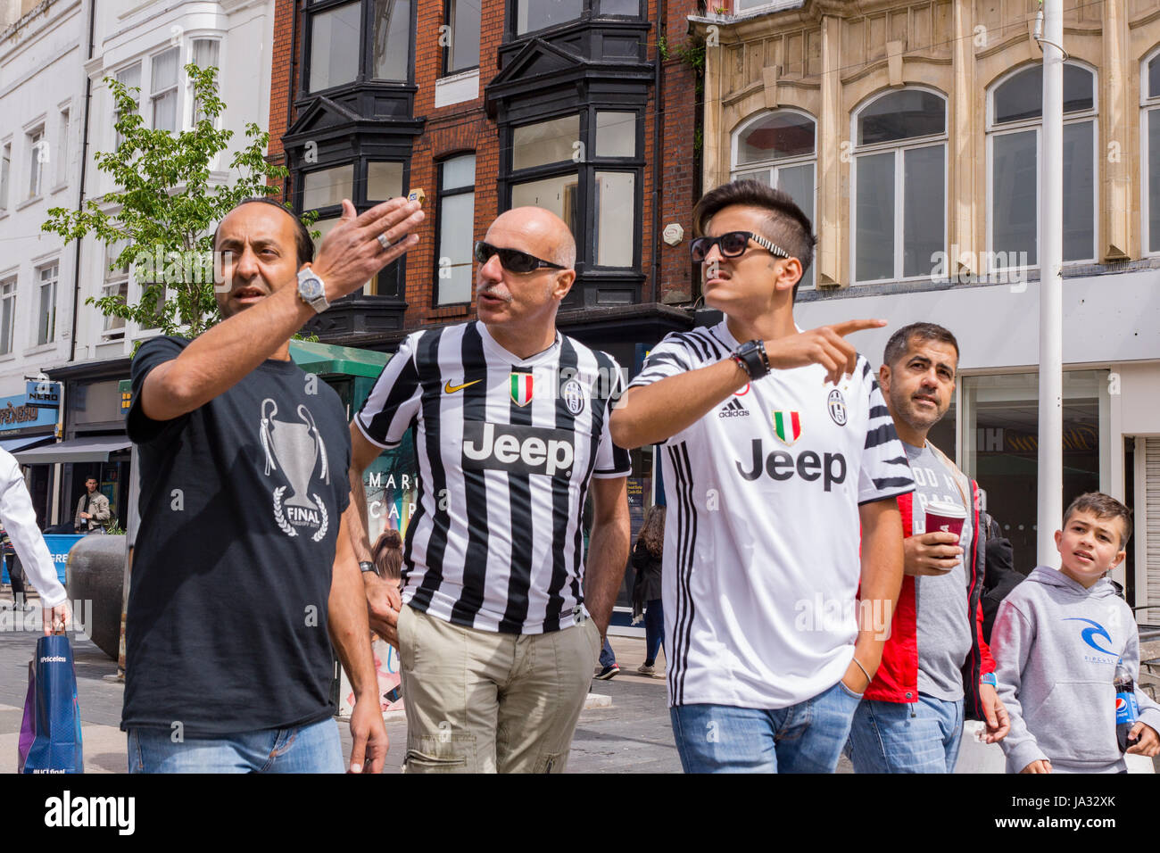 Juventus fans hi-res stock photography and images - Alamy