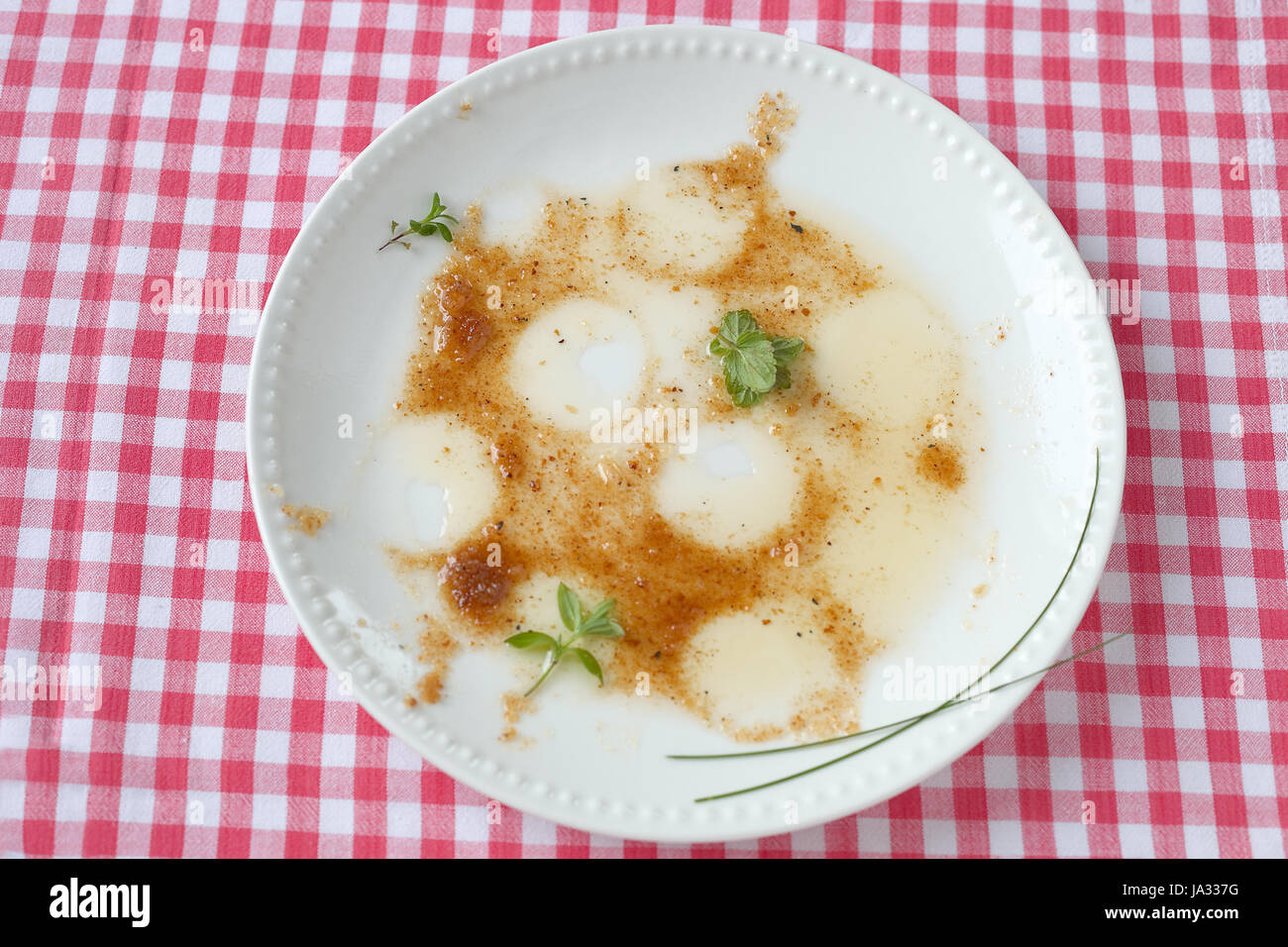 Empty dirty dish with oil and fat Stock Photo - Alamy