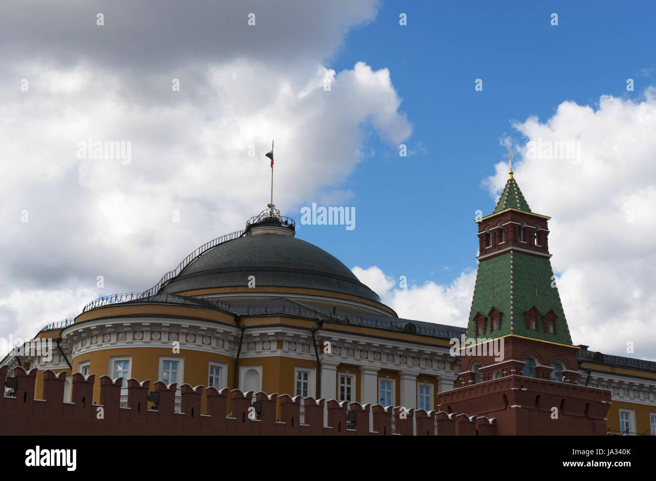 Moscow, Red Square: the Moscow Kremlin wall with the Senate, housing ...