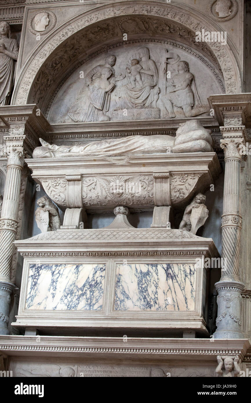 Wall tombs hi-res stock photography and images - Alamy