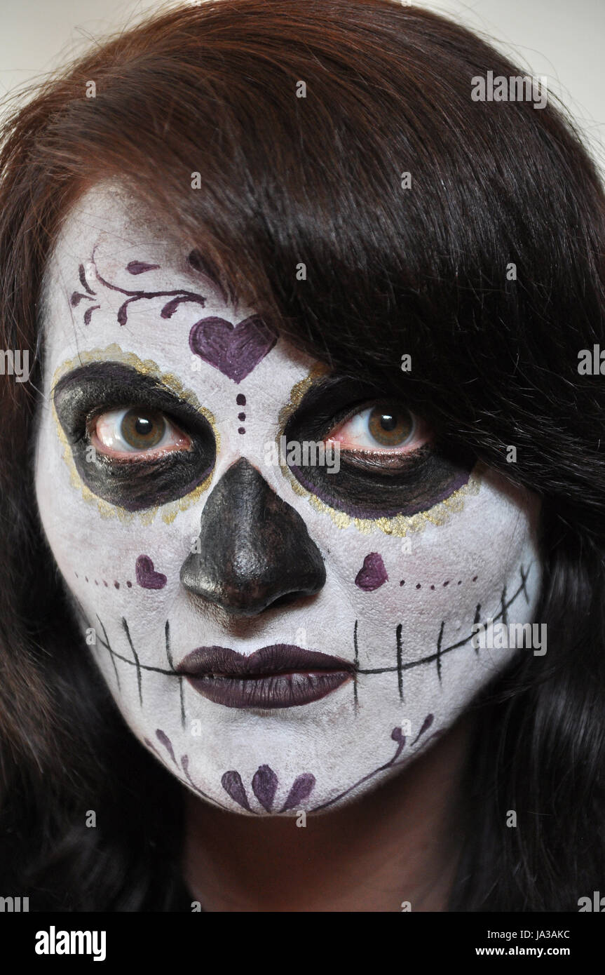 Zombie girl hi-res stock photography and images - Alamy