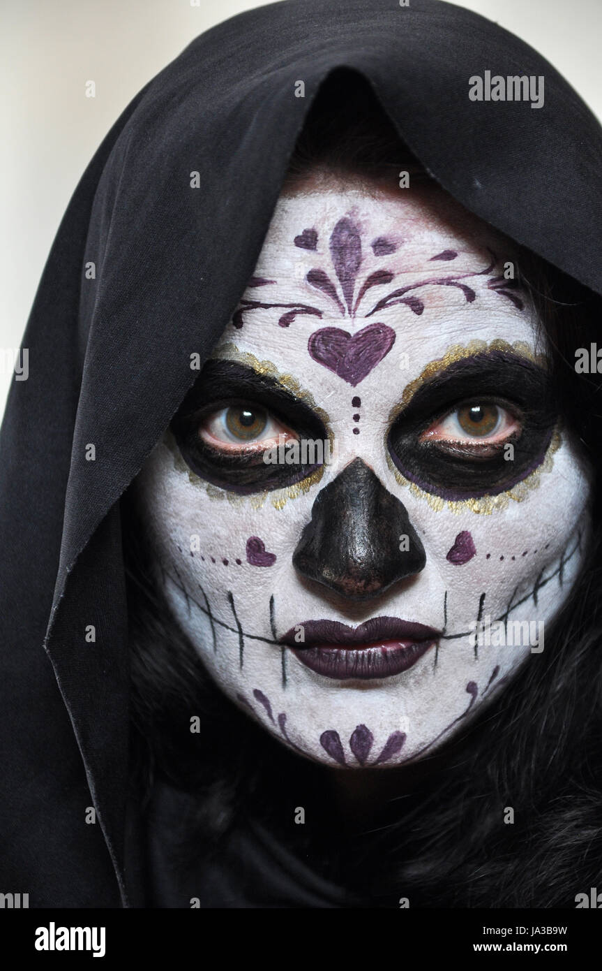 Zombie girl hi-res stock photography and images - Alamy