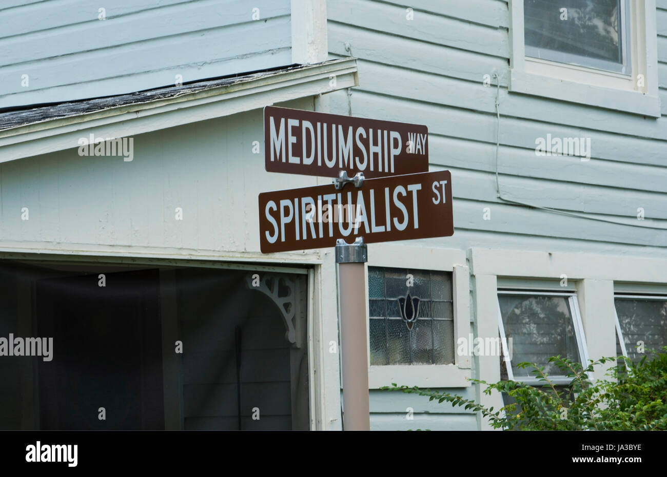 Spiritualist medium hi-res stock photography and images - Alamy