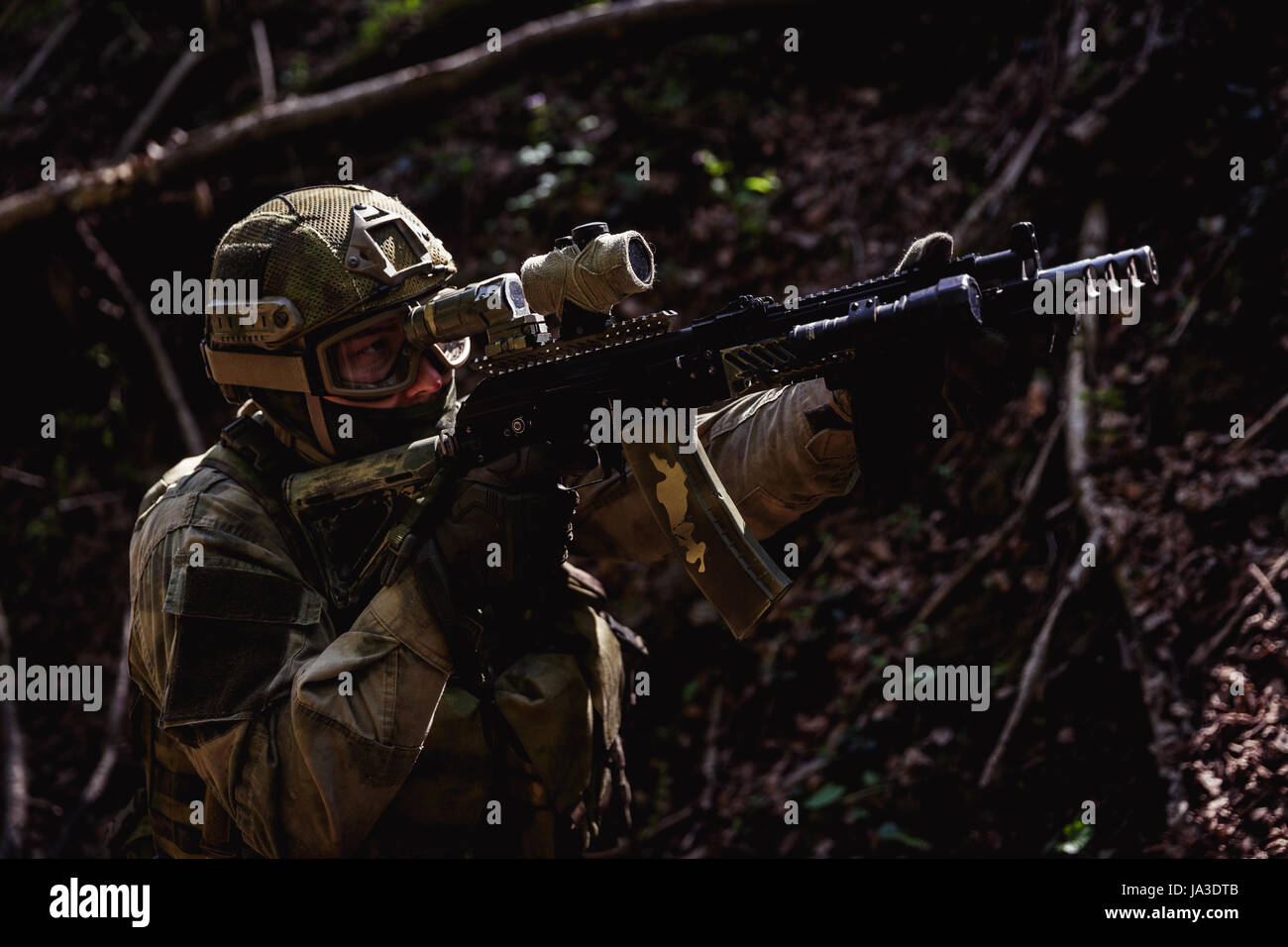 Guarding with machine guns hi-res stock photography and images - Alamy