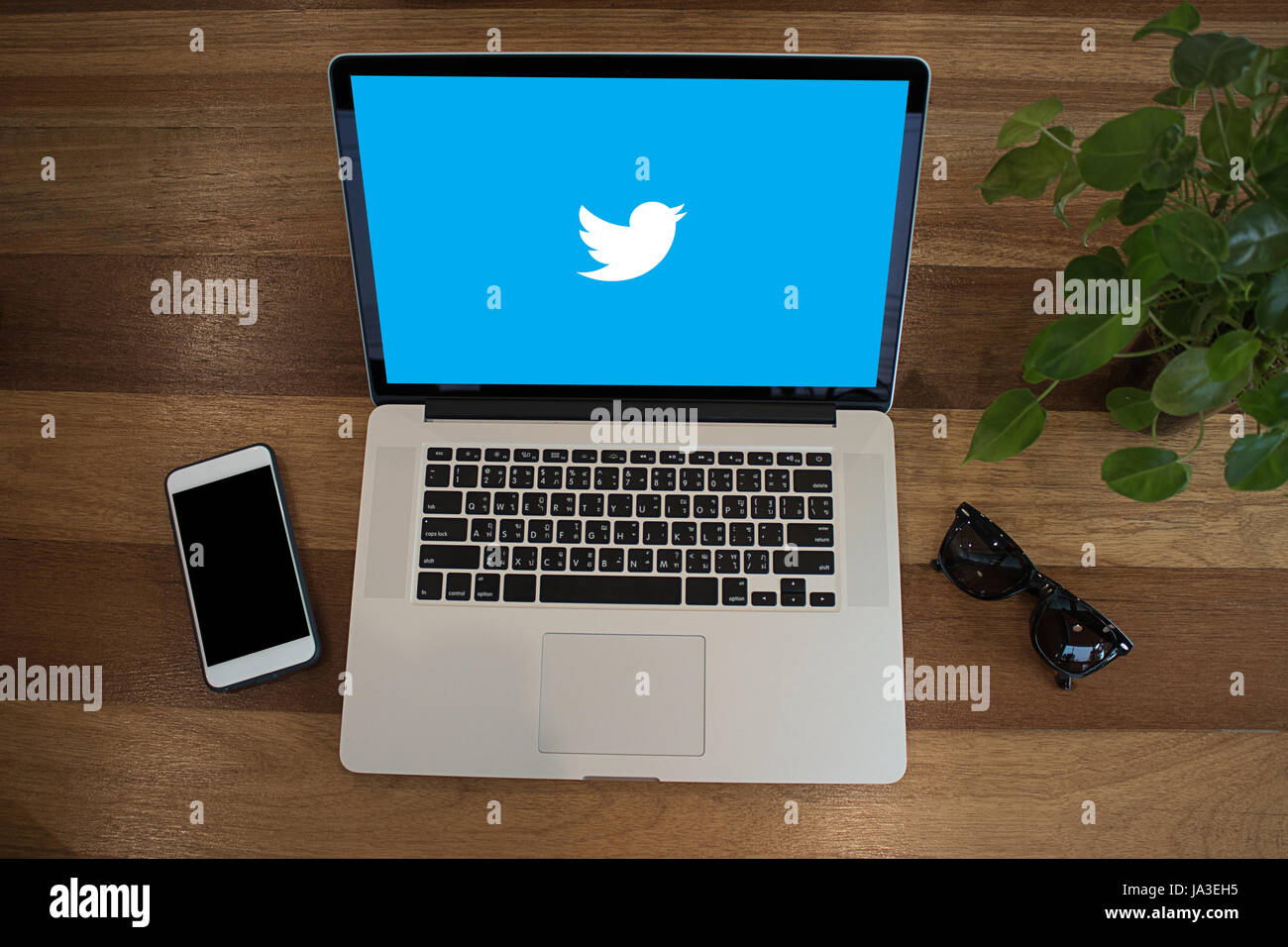 Twitter logo on screen office hi-res stock photography and images - Alamy