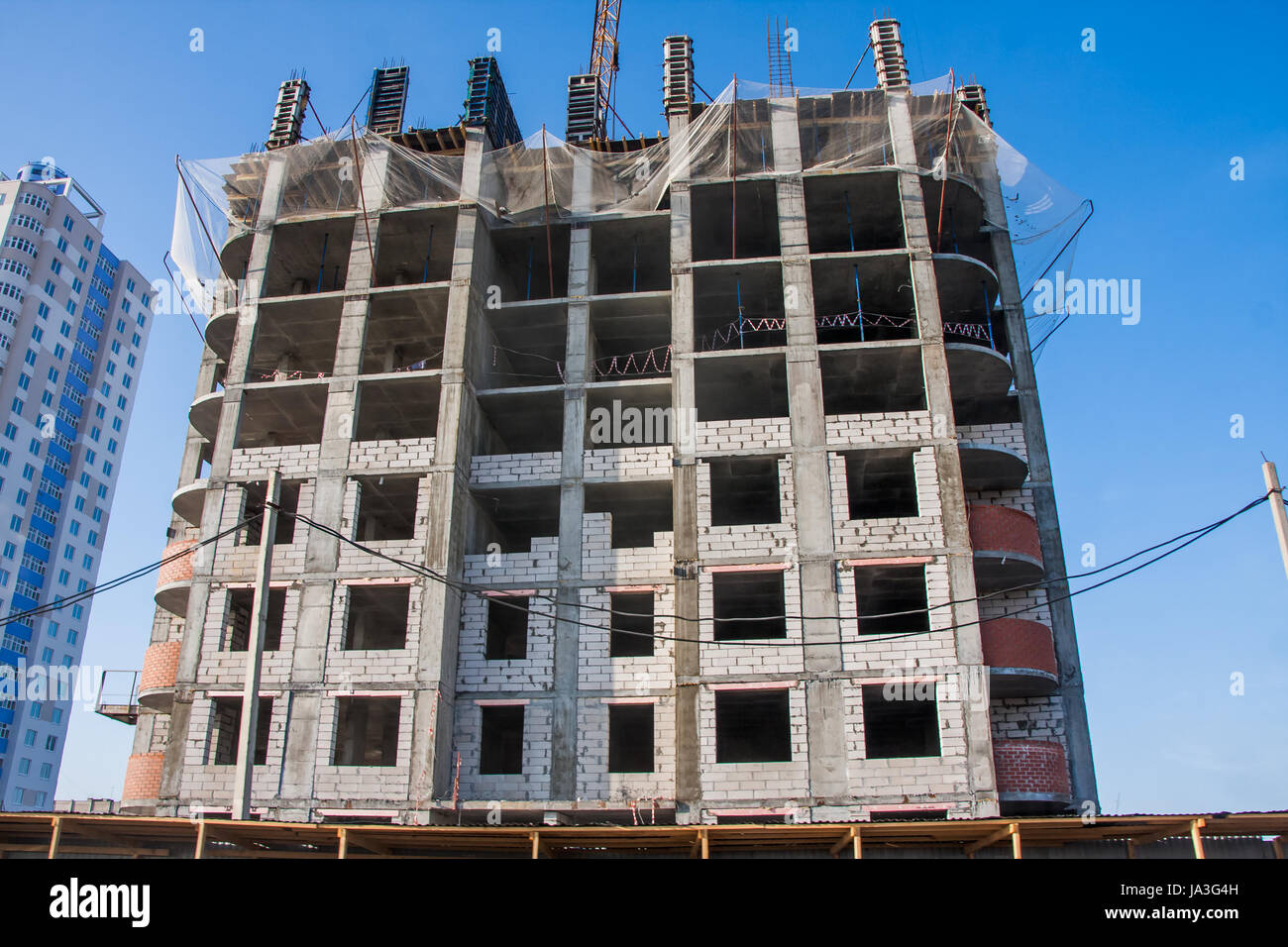 Construction of a new modern high-altitude apartment house Stock Photo ...