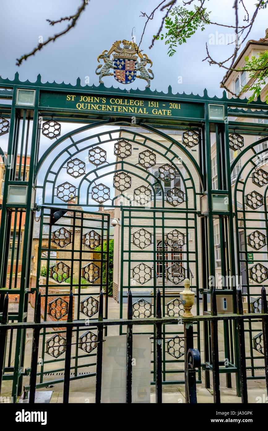 The quincentennial gate at St John's college, Cambridge, England ...