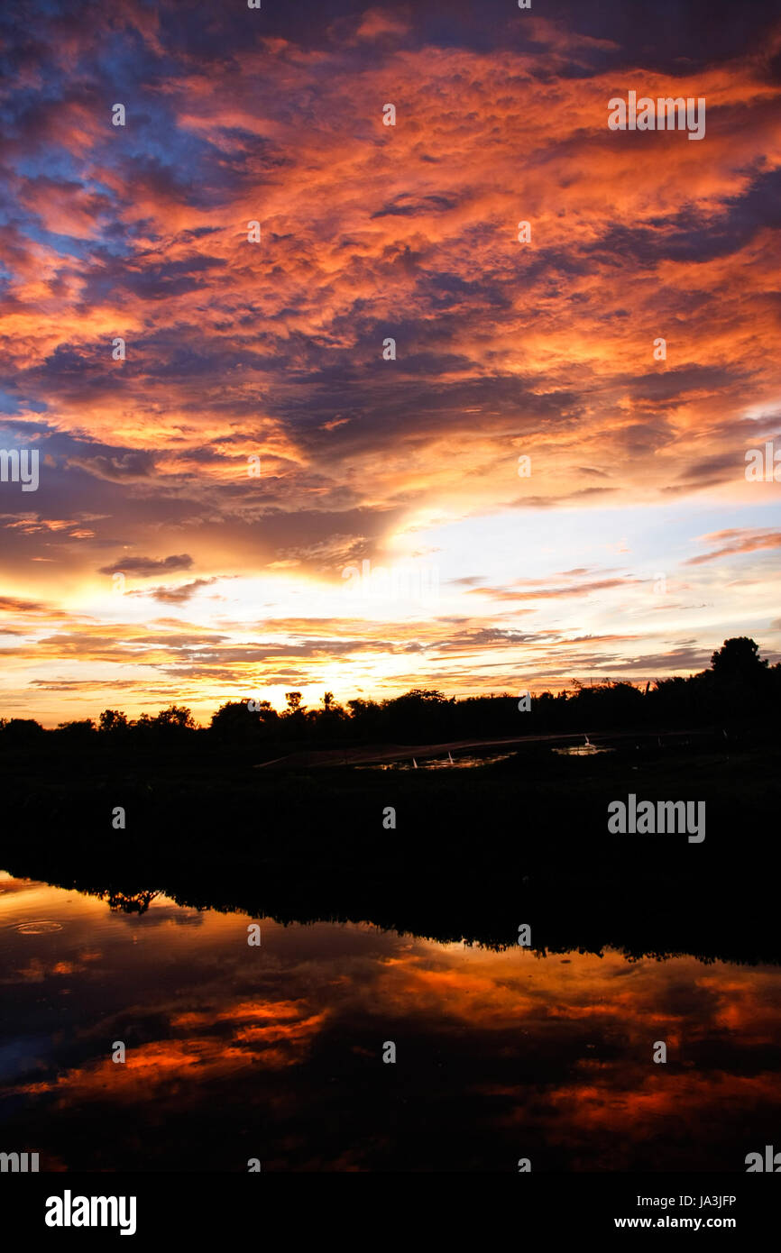 Sky reflect hi-res stock photography and images - Alamy