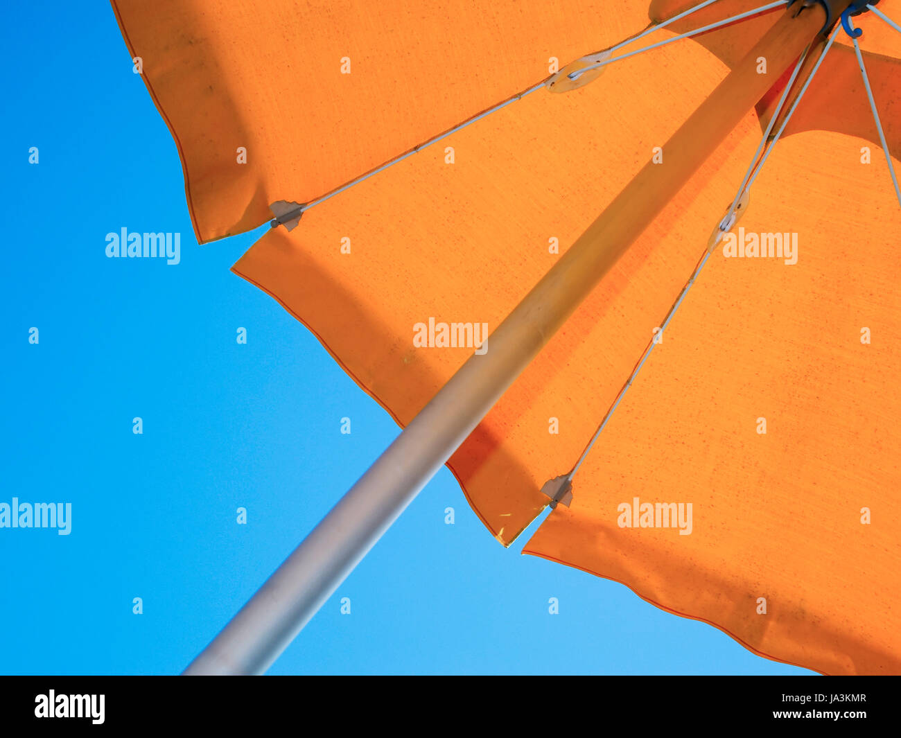 Bottom view hi-res stock photography and images - Alamy