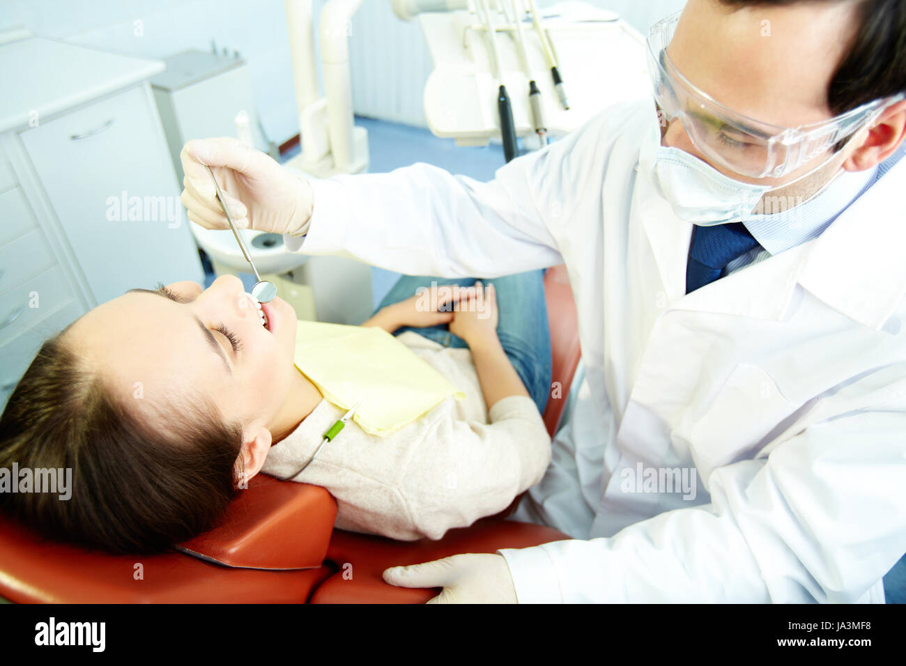 doctor, physician, medic, medical practicioner, guy, woman, humans ...