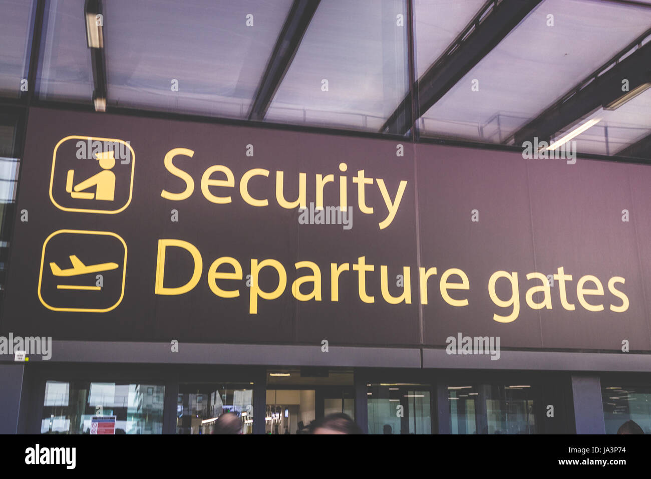Airport security sign hi-res stock photography and images - Alamy