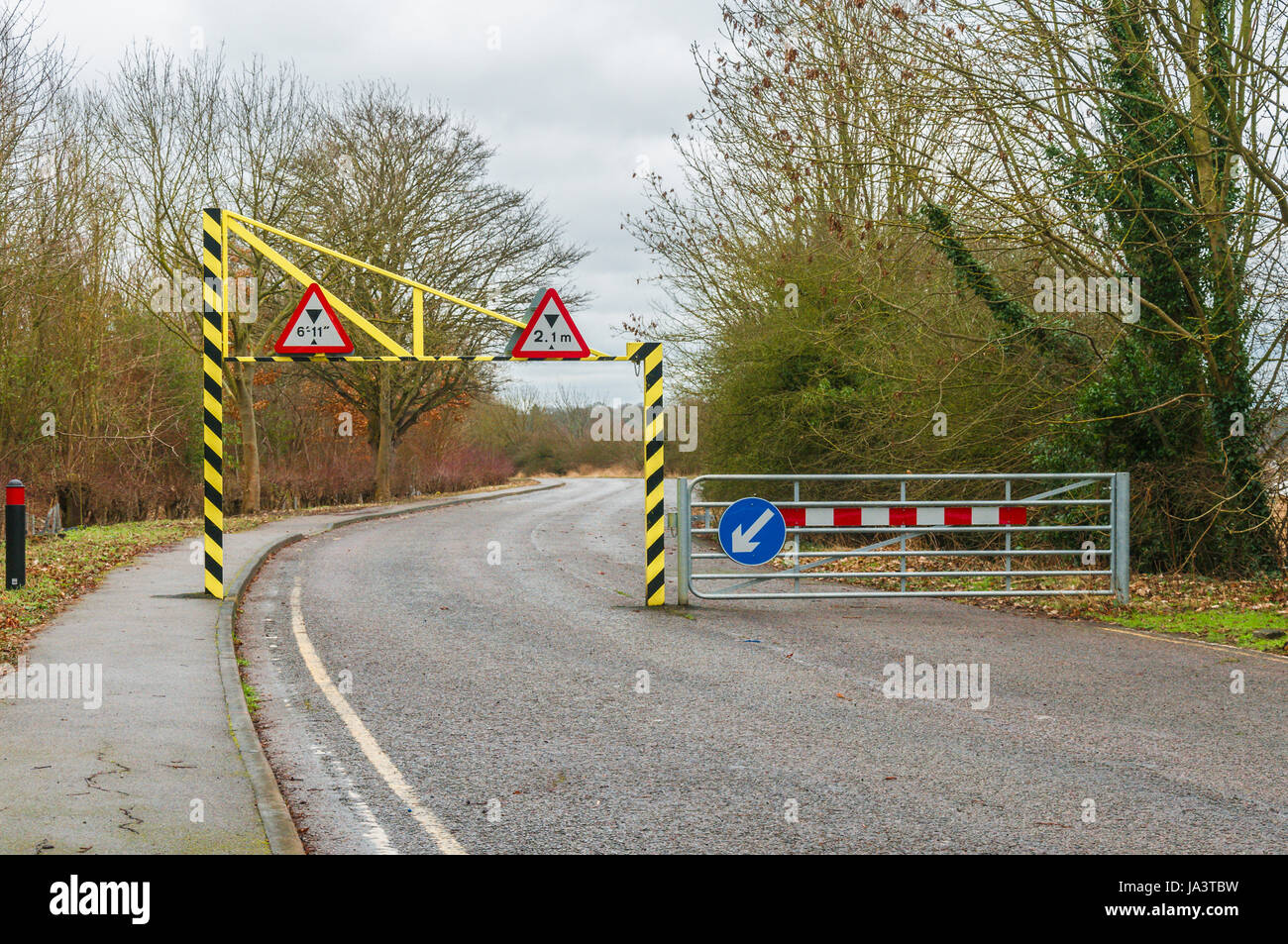 Height Restriction Sign Stock Photos & Height Restriction Sign Stock ...