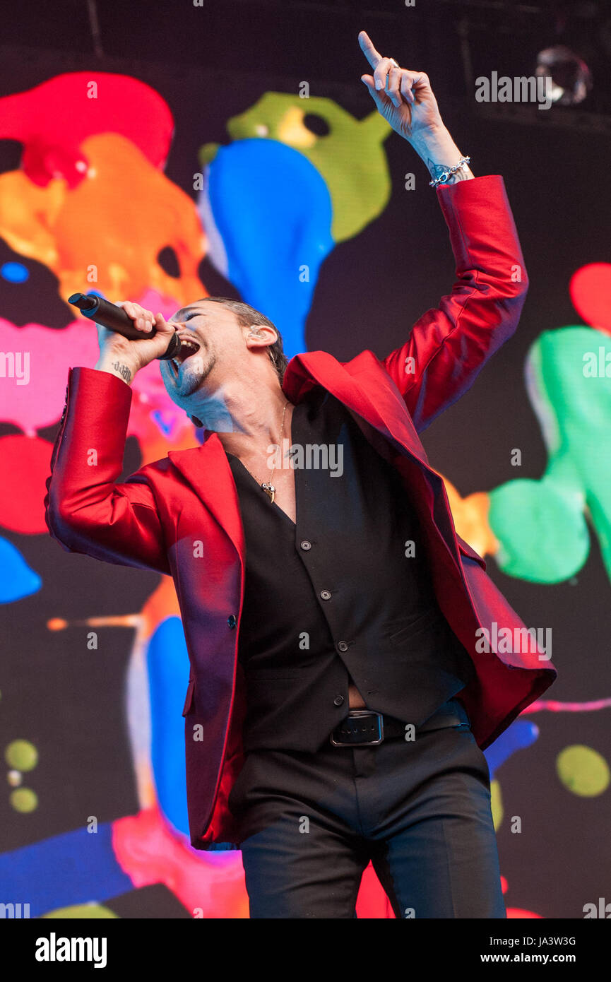 Lead singer of depeche mode hi-res stock photography and images - Alamy