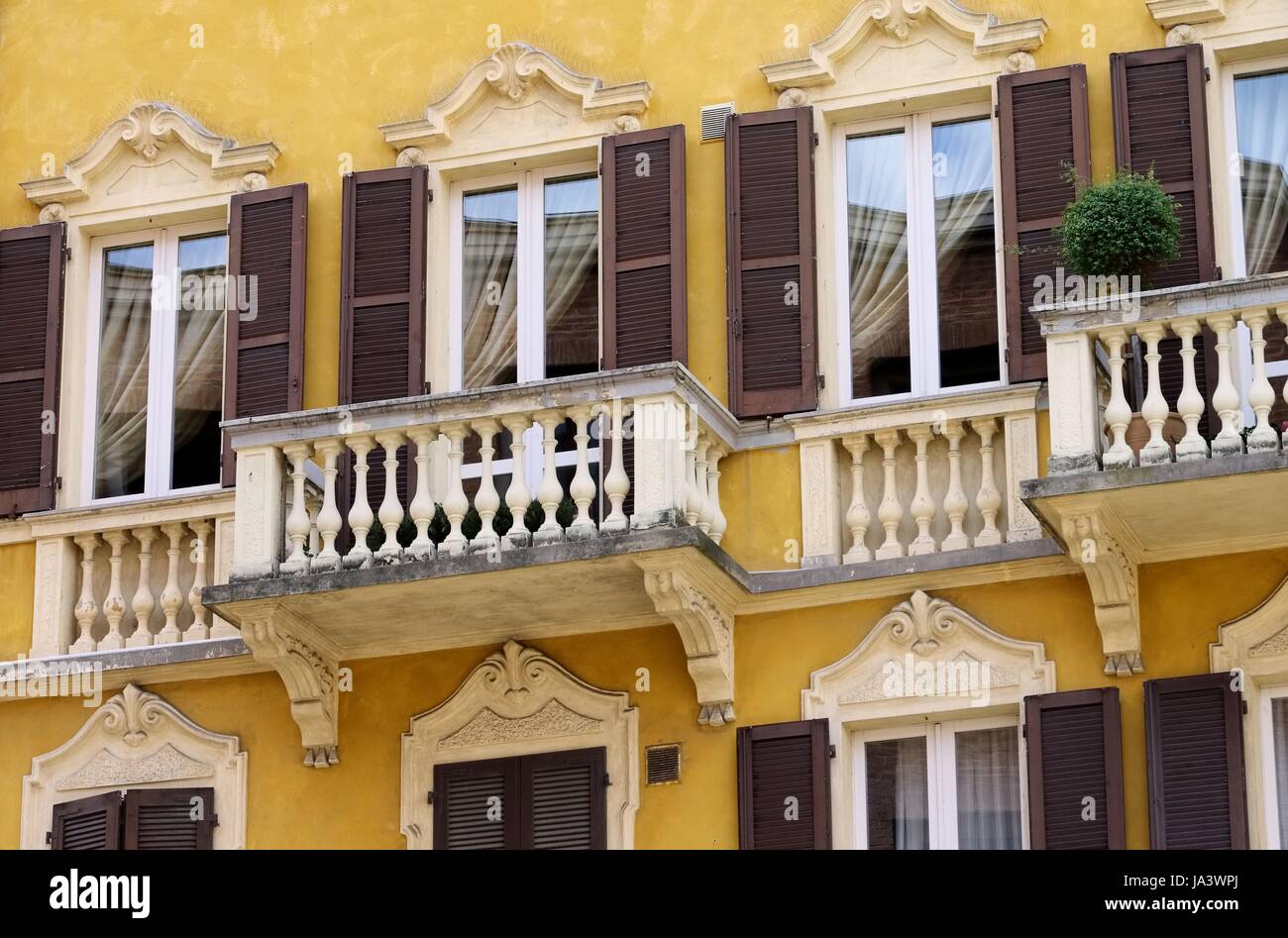 house, building, city, town, window, porthole, dormer window, pane ...