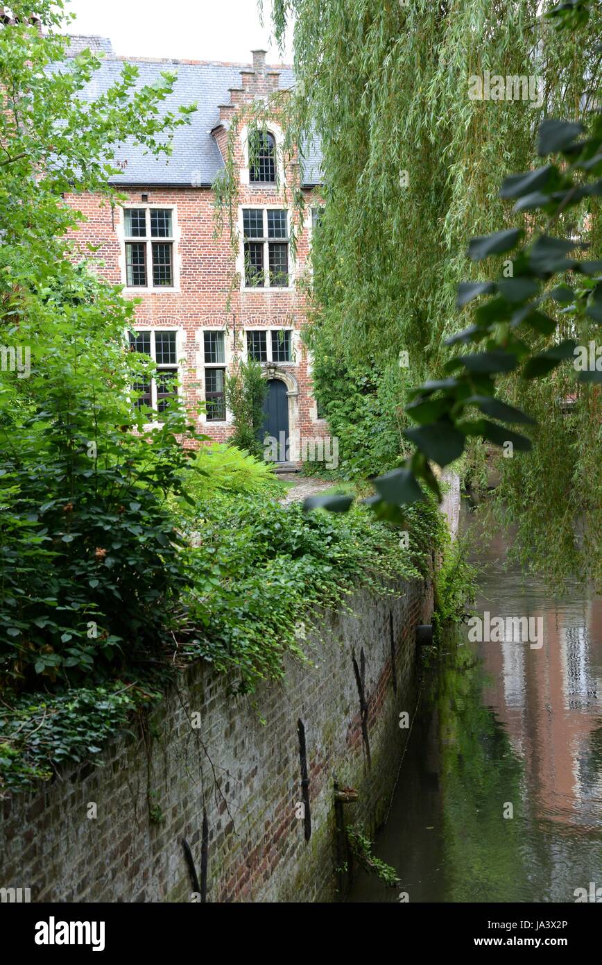 city, town, style of construction, architecture, architectural style ...