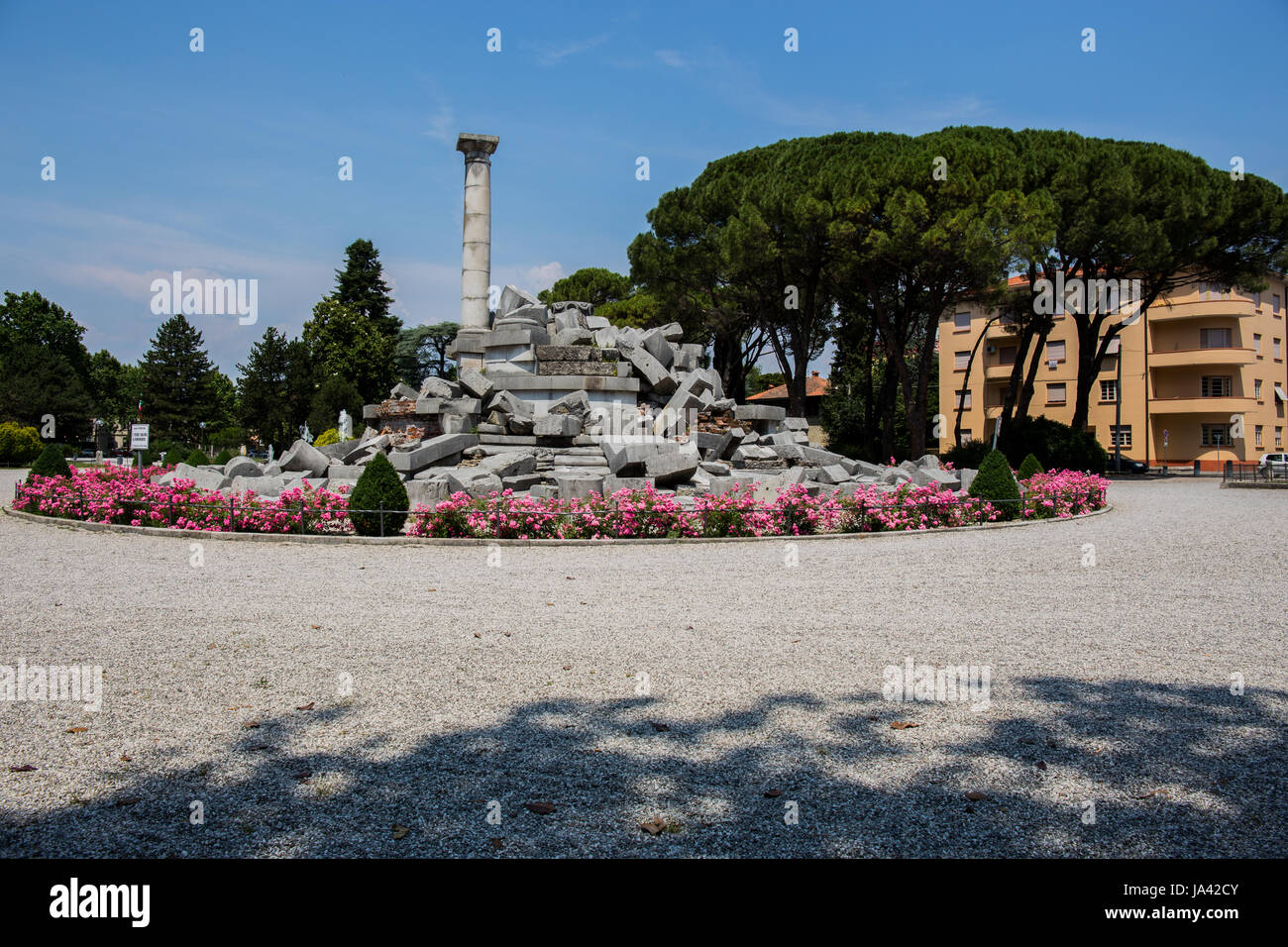 Circle monument sign hi-res stock photography and images - Alamy