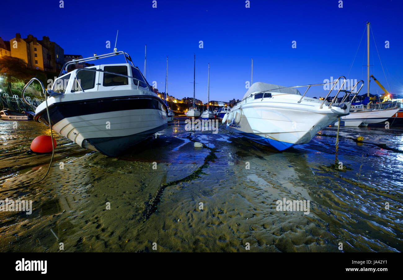 Tenby boats hi-res stock photography and images - Alamy