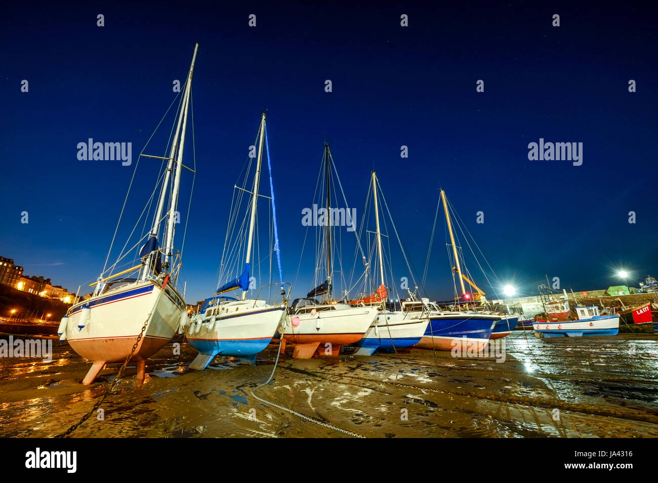Tenby blue sky hi-res stock photography and images - Alamy