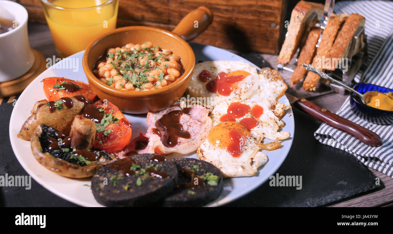 A full cooked English breakfast Stock Photo - Alamy