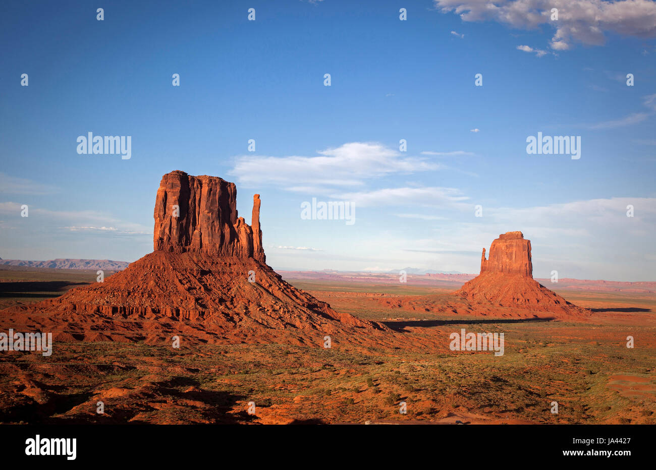 People in monument valley usa hi-res stock photography and images - Alamy