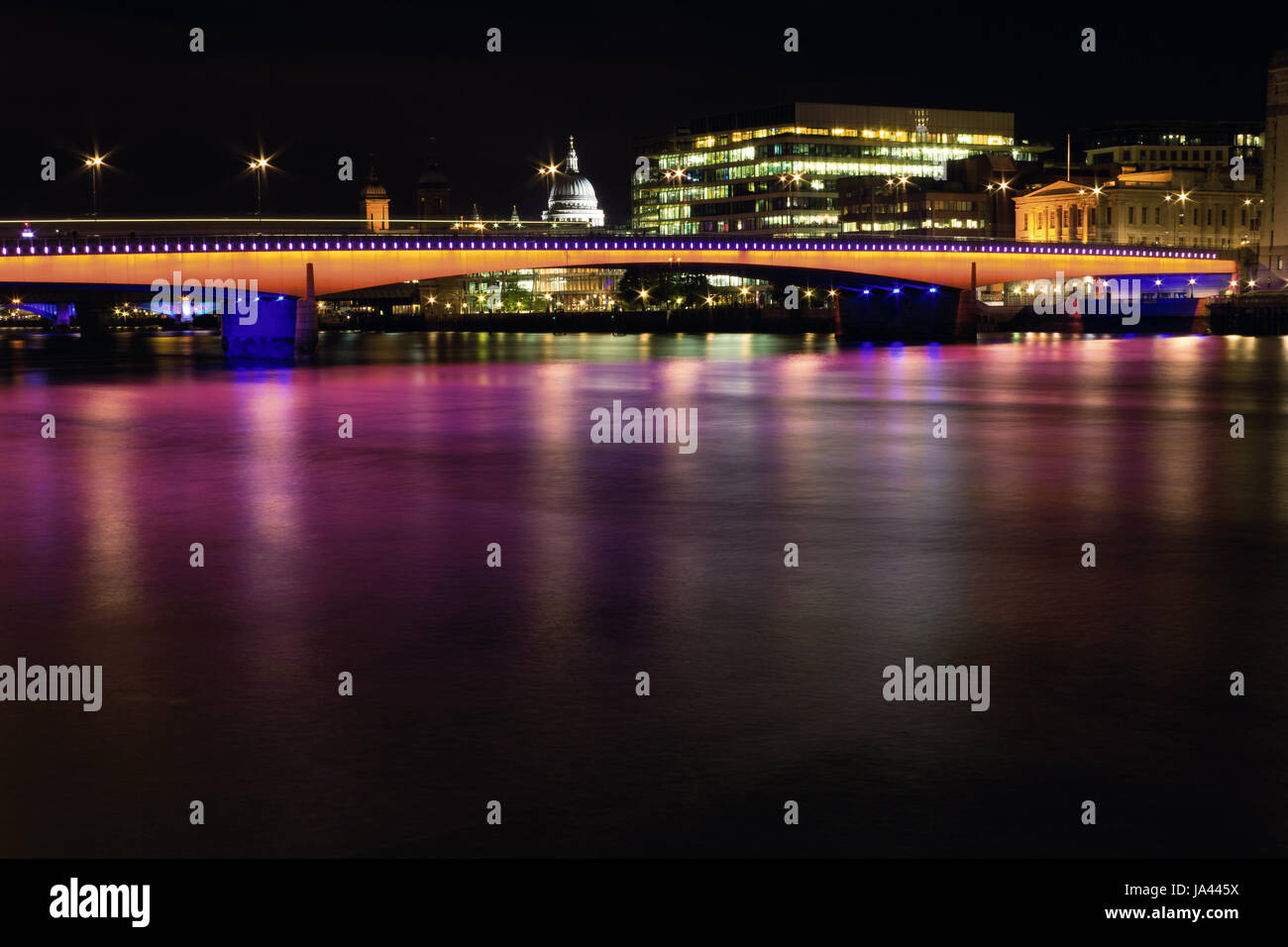 London Bridge at night Stock Photo - Alamy